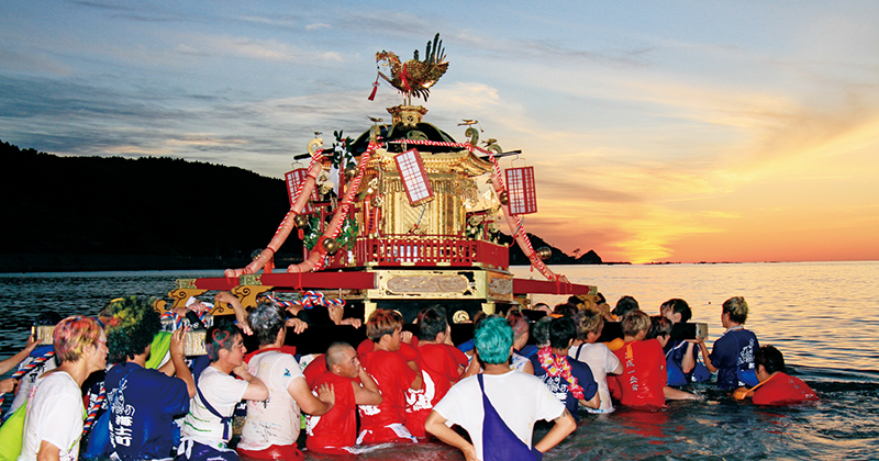 日本遺産を訪ねる西への旅 灯り舞う半島 能登 ～熱狂のキリコ祭り～ 神をいざなう能登の祭り：JR西日本